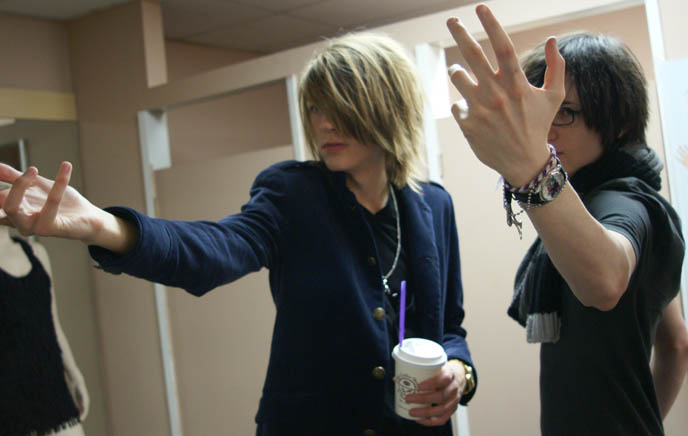 ALTERNATIVE CLOTHING STORES, SHOPPING ON MELROSE IN LOS ANGELES: COSMO ...