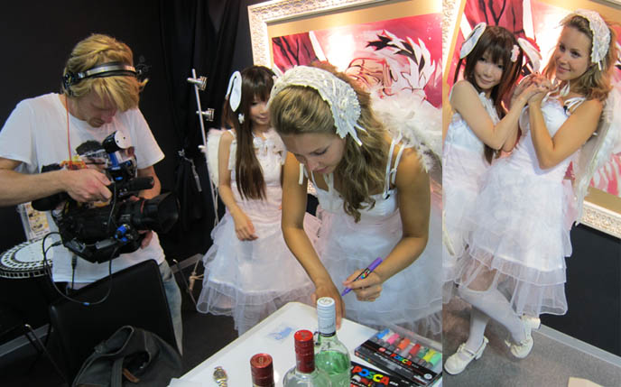 MAID CAFE IN TOKYO JAPAN: ANGEL & DEMONS, CAFE BAR PRAY. CUTE COSPLAY ...